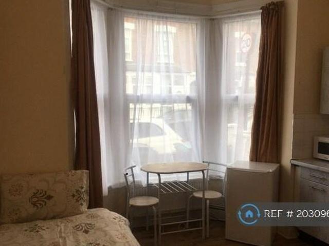 Studio Flat For Rent In London