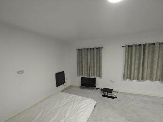 Studio Flat For Rent In London