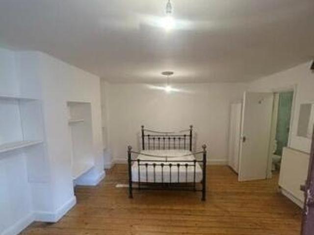 Studio Flat For Rent In London