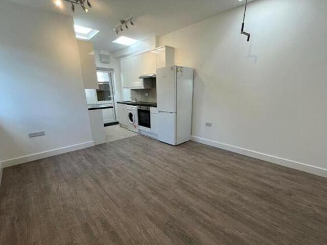 Studio Flat For Rent In London