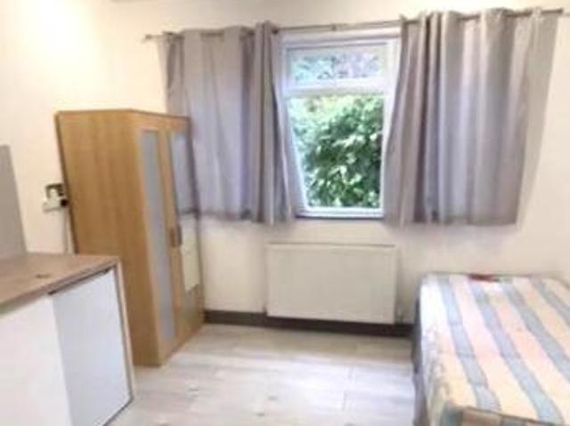 Studio Flat For Rent In London