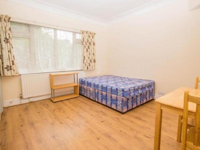Studio flat for rent in London, Golders Green, NW11