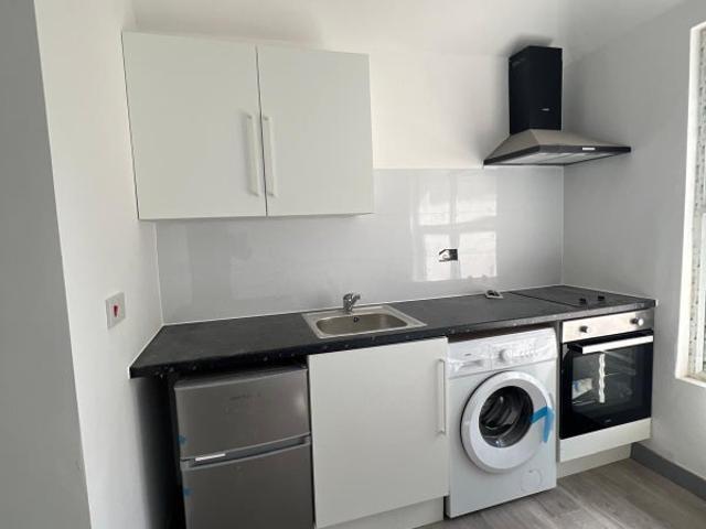 Studio Flat for Rent in London Harrow HA14XG