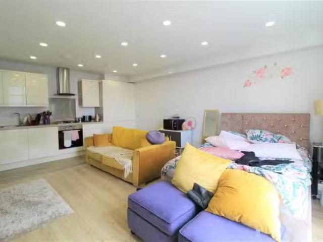 Studio flat for rent in London Road, Croydon, CR0
