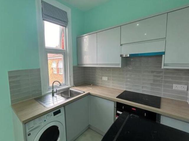 Studio flat for rent in London Road, Guildford, GU1