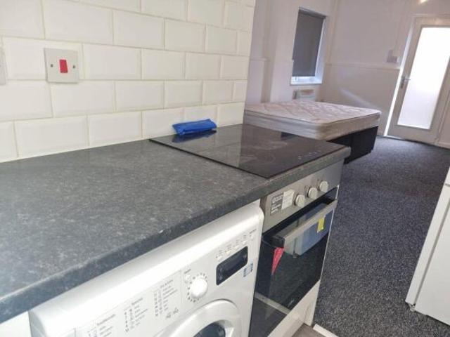 Studio flat for rent in London Road, Headington, OX3