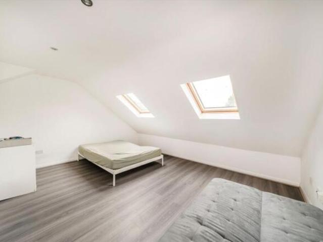 Studio flat for rent in London Road, Isleworth, TW7