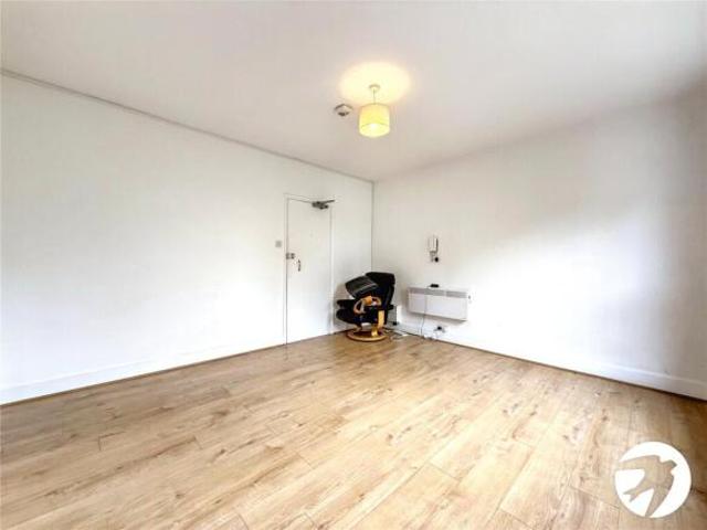 Studio flat for rent in London Road, Maidstone, Kent, ME16