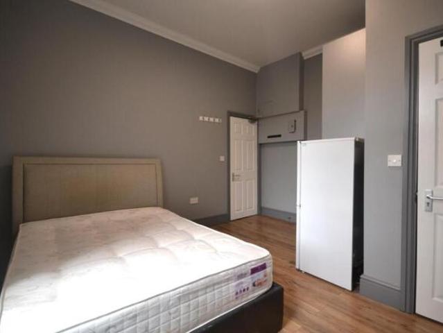 Studio flat for rent in London Road, Reading, Berkshire, RG1