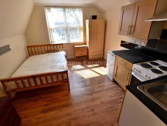 Studio flat for rent in London Road, Reading, RG1