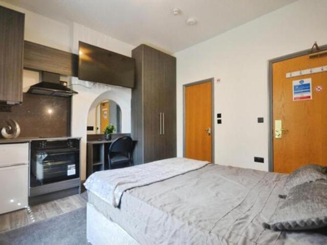 Studio flat for rent in London Road, Reading, RG1