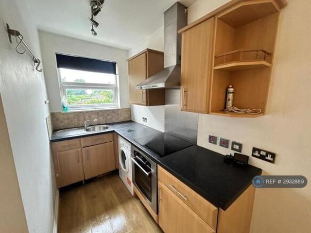 Studio flat for rent in London Road, Rochester, ME2