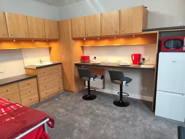 Studio flat for rent in Lodge Road, Bristol, BS15