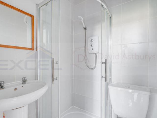 Studio flat for rent in Loveridge Road, Kilburn, London, NW6