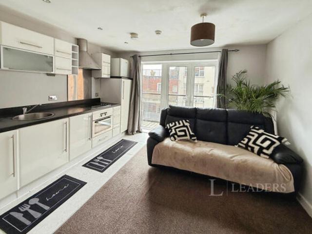 Studio flat for rent in Lower Canal Walk, Southampton, SO14