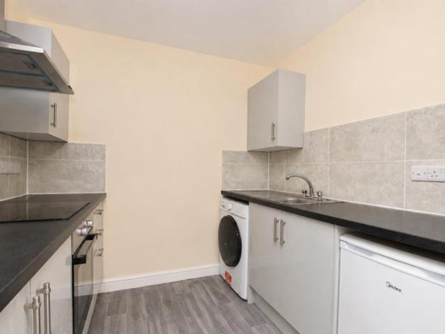 Studio flat for rent in Lower Oldfield Park, Bath, BA2