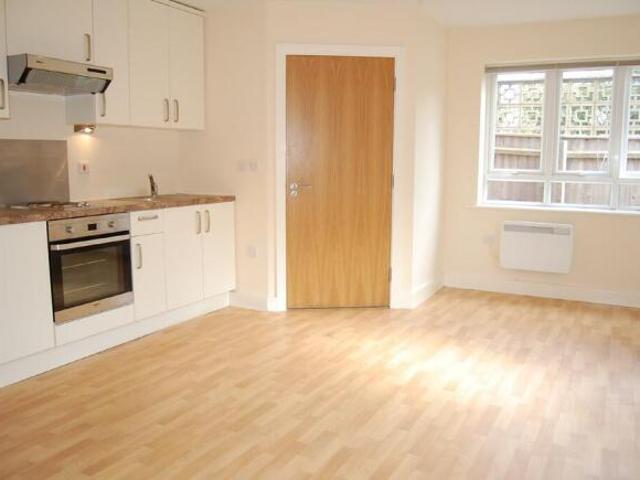 Studio flat for rent in Lower Parkstone, Poole, BH14
