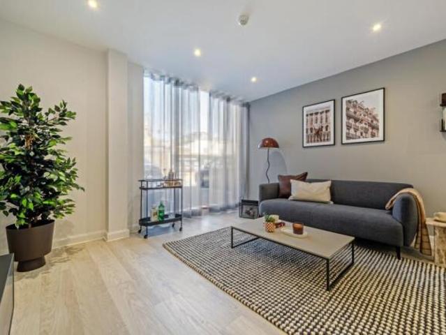 Studio flat for rent in Lowfield Street Dartford DA1