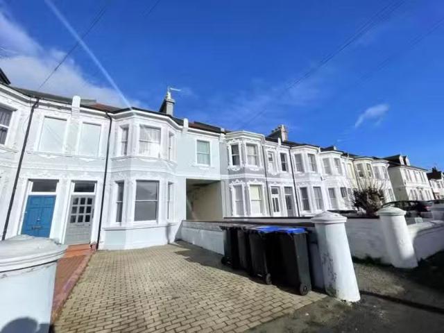 Studio flat for rent in Lyndhurst Road, Worthing, West Susinte.