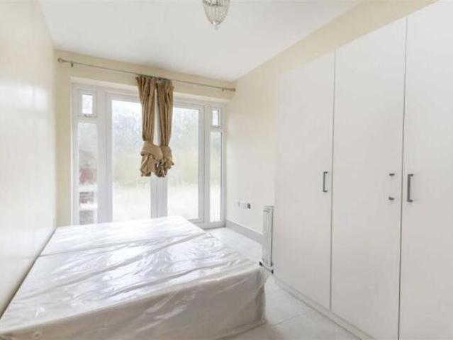 Studio flat for rent in Lydford Road, Willesden Green, NW2
