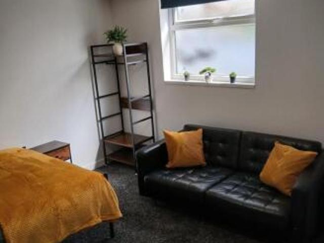 Studio flat for rent in Lythalls Lane, Coventry, CV6