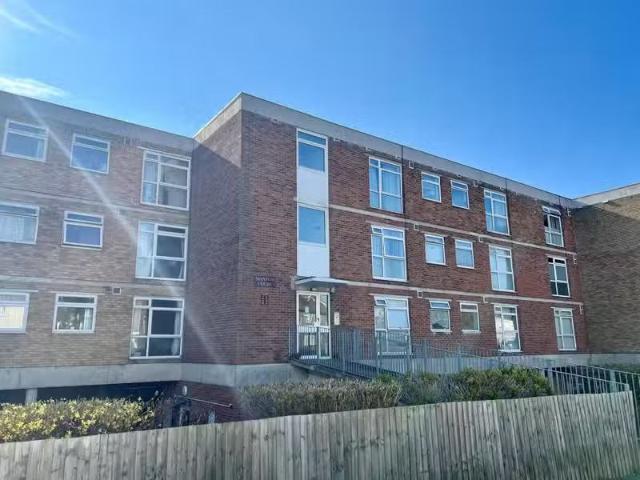 Studio flat for rent in Manton Court, Eastbourne, BN23