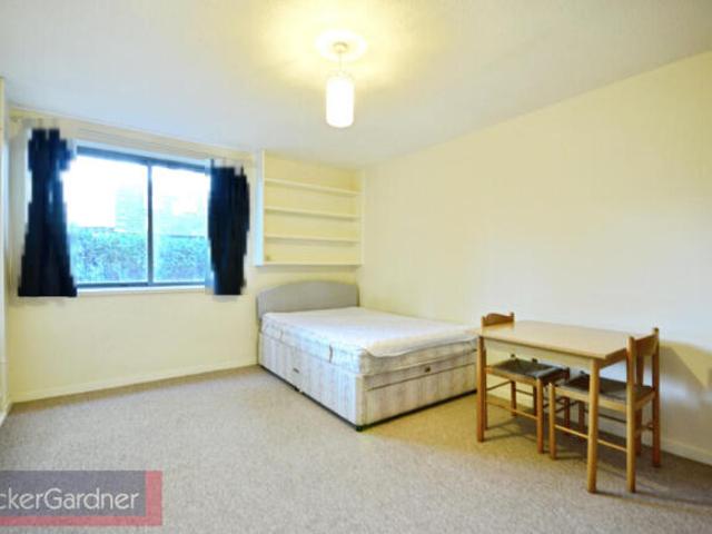 Studio flat for rent in Manhattan Drive, Cambridge, CB4