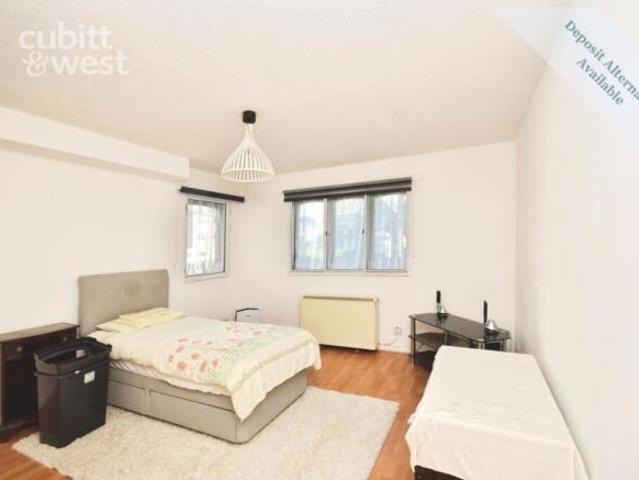 Studio flat for rent in Manor Road Wallington SM6