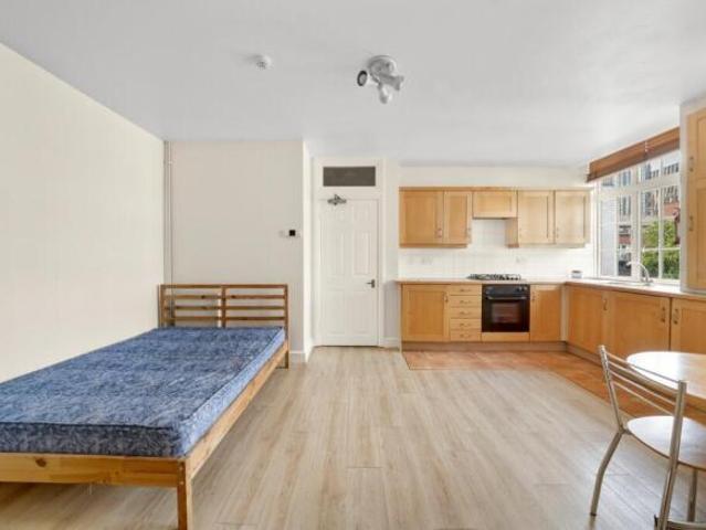 Studio flat for rent in Mansell Street, Aldgate, E1