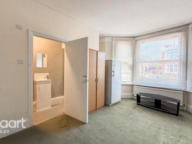 Studio flat for rent in Mansfield Road, READING, RG1