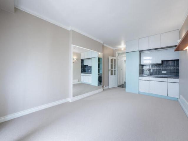 Studio flat for rent in Maida Vale, London, W9