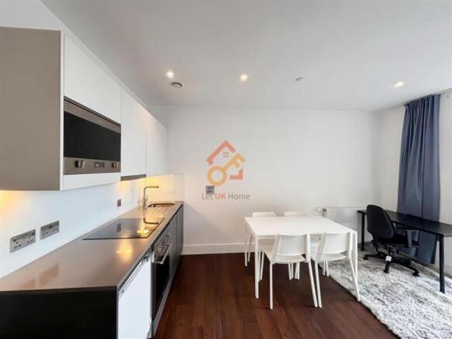 Studio flat for rent in Maine Tower, 9 Harbour Way, London E14