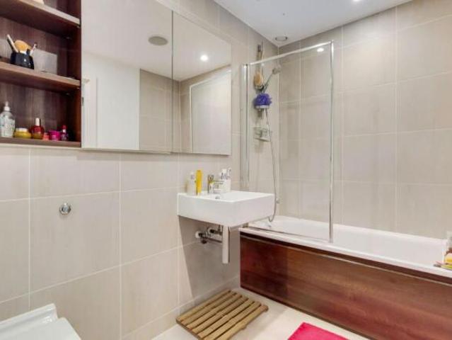 Studio flat for rent in Major Draper Street, Woolwich, London, SE18
