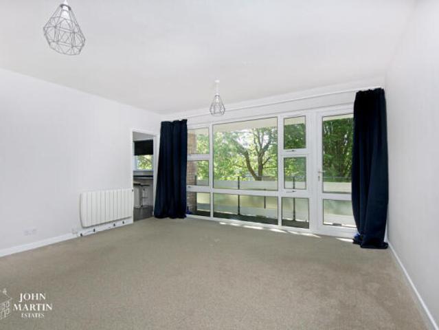 Studio flat for rent in Malvern Way, Ealing, W13