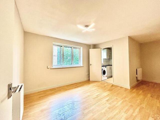 Studio flat for rent in Mallard Court, Stocksfield Road, Walthamstow E17