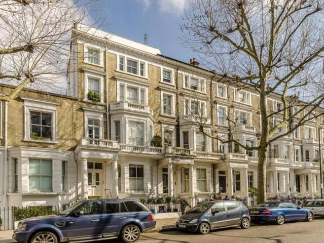 Studio flat for rent in Marloes Road, Kensington, London, W8