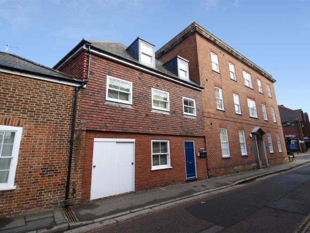 Studio flat for rent in Marlowe Avenue, Canterbury, CT1