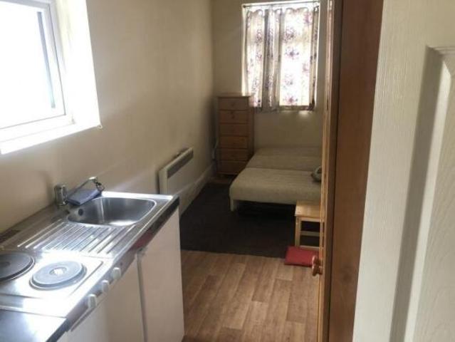 Studio flat for rent in Maswell Park Road, TW3