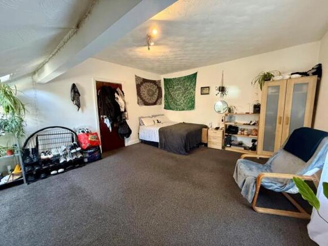 Studio flat for rent in Mayfield Road, Whalley Range, M16
