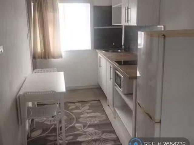Studio flat for rent in Mays Lane, Barnet, EN5
