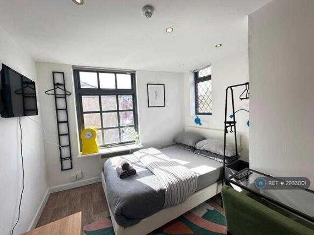 Studio flat for rent in Meanwood, Leeds, LS6