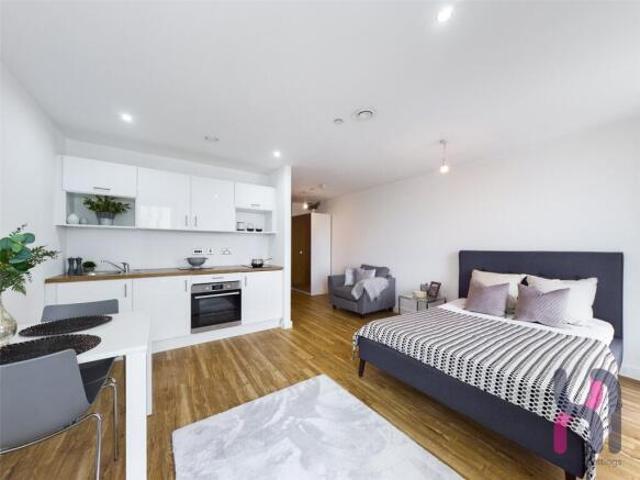Studio flat for rent in Media City, Michigan Point Tower B, 11 Michigan Avenue, Salford, M50