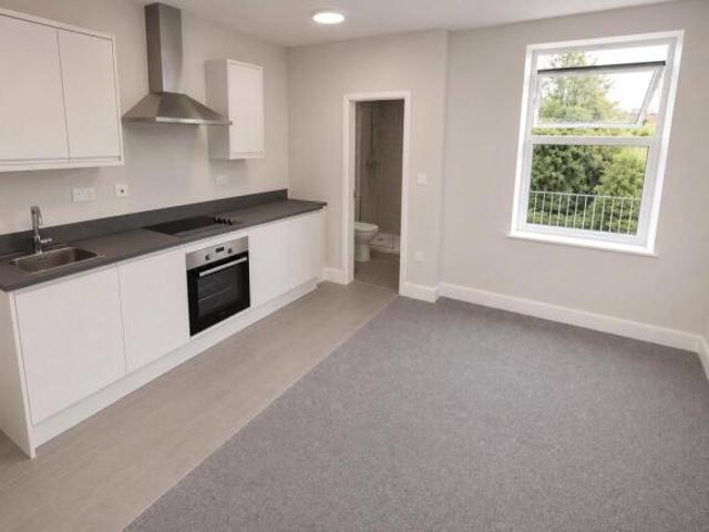Studio flat for rent in Merridale Lane, Wolverhampton, WV3