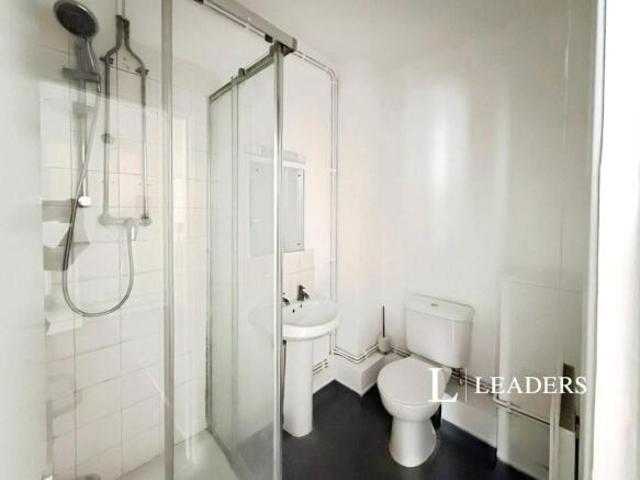 Studio flat for rent in Midanbury Lane, Southampton, Hampshire, SO18