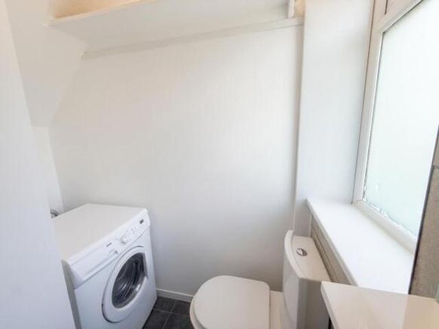 Studio flat for rent in Middle floor flat, Newsome Road, Huddersfield, HD4