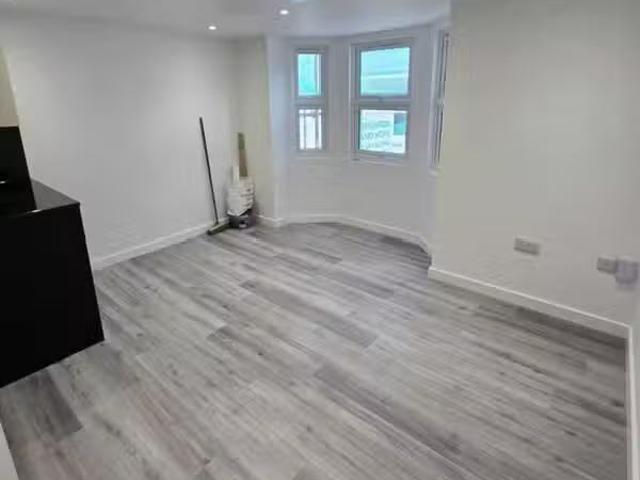Studio flat for rent in Middle Street, Brighton, BN1