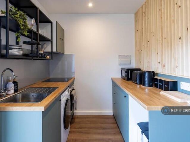 Studio flat for rent in Midford Rd, Bath, BA2