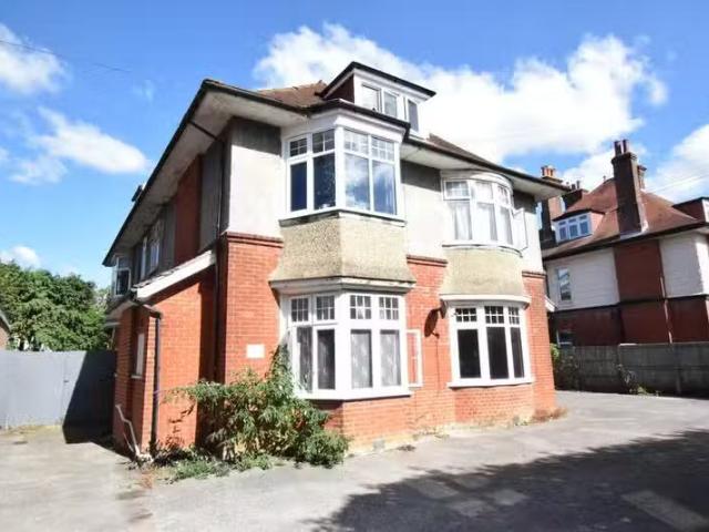 Studio flat for rent in Milton Road, Bournemouth, BH8