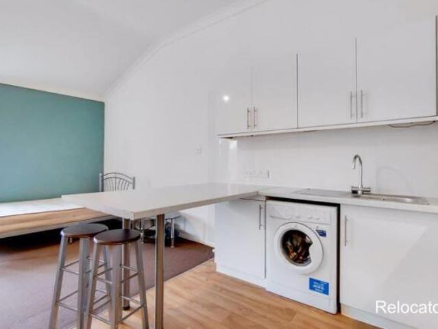 Studio flat for rent in Mile End Road, Stepney, E1