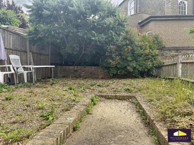 Studio flat for rent in Milkwood Road, London, SE24